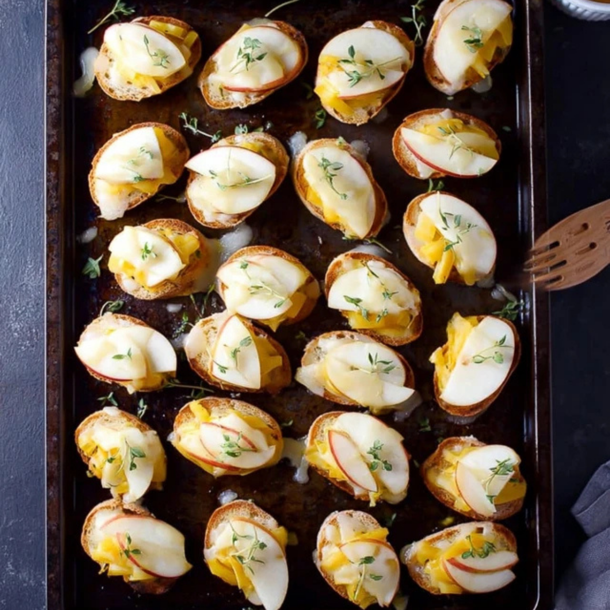 Smoked Gouda & Apple Crostini: A Sweet and Savory Holiday Appetizer ...