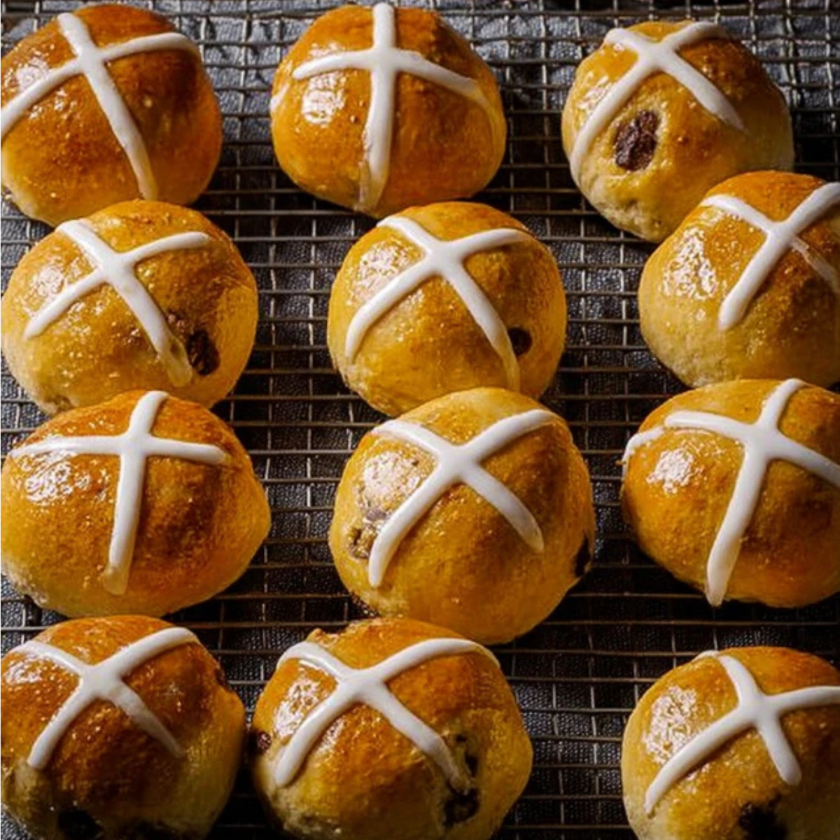 Easy Traditional Hot Cross Buns Recipe - What To Cook
