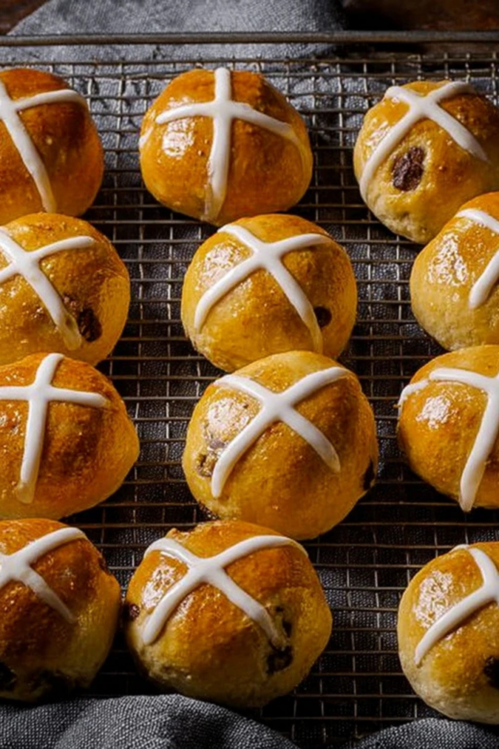Easy Traditional Hot Cross Buns Recipe - What To Cook
